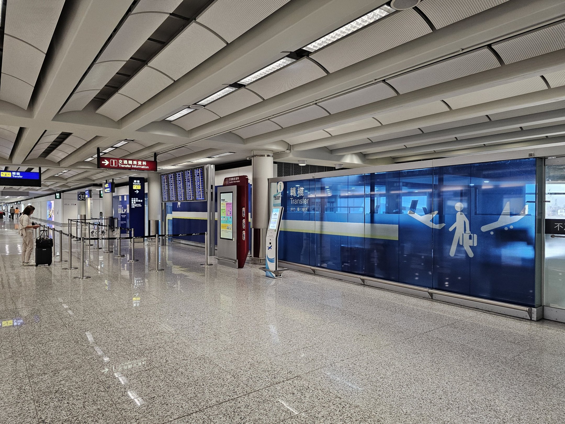 Connections and terminals at Hong Kong Airport (HKG)