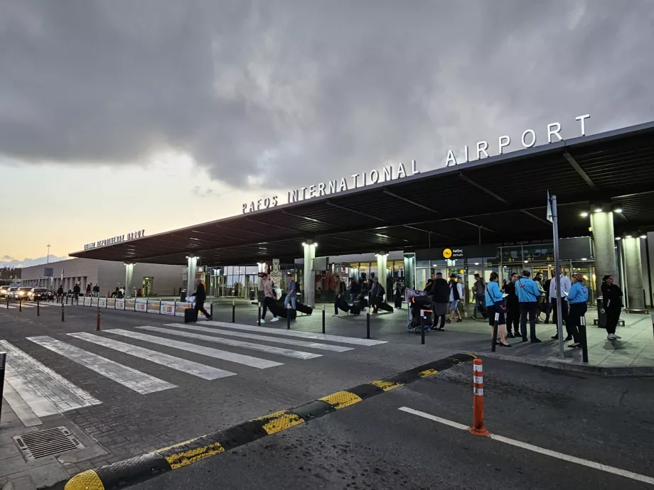Connections and terminals at Paphos Airport (PFO)