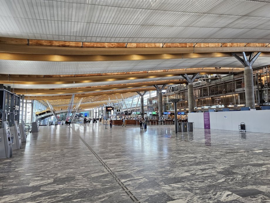 Connections and terminals at Oslo Airport (OSL)