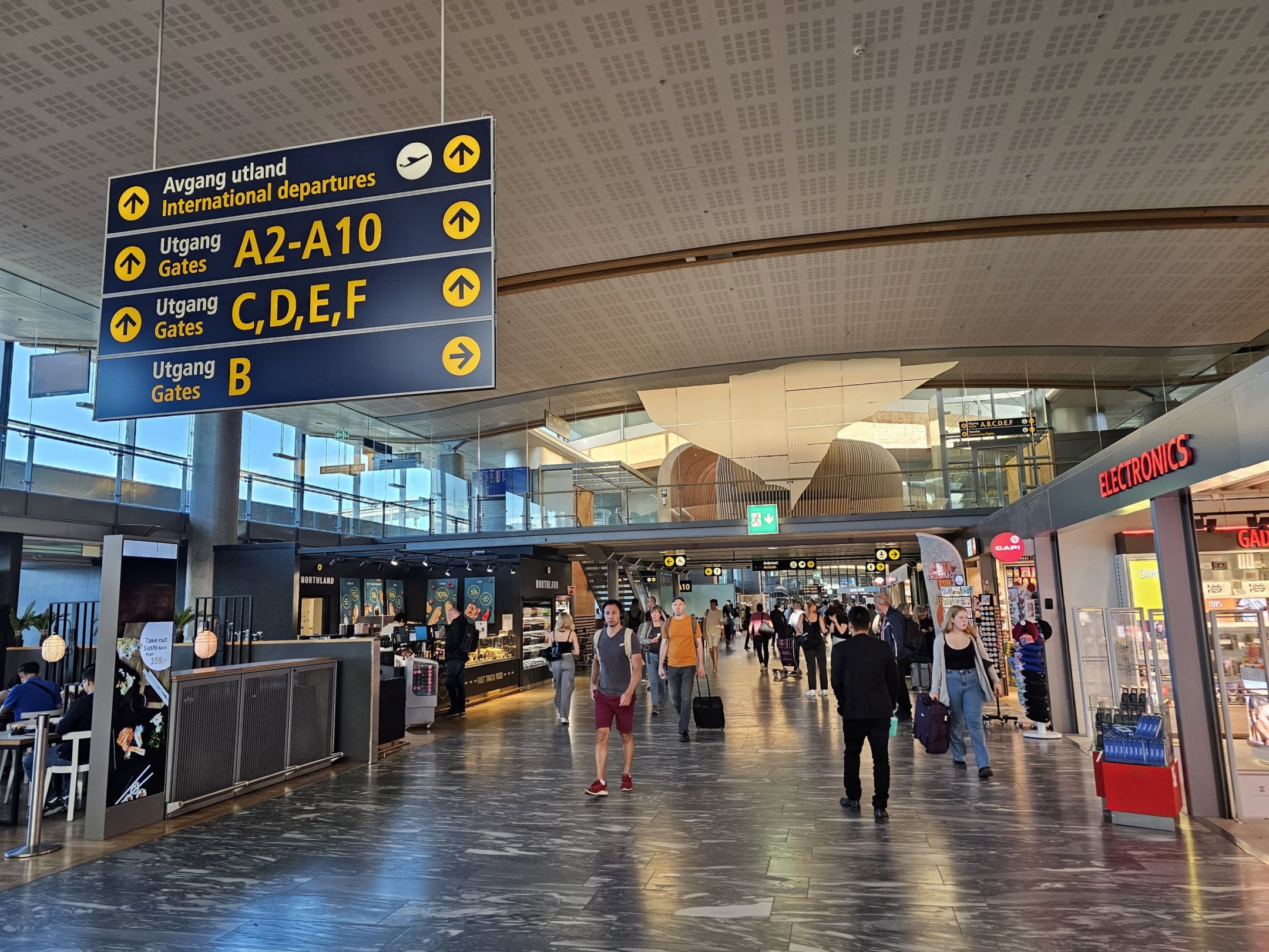 Connections and terminals at Oslo Airport (OSL)
