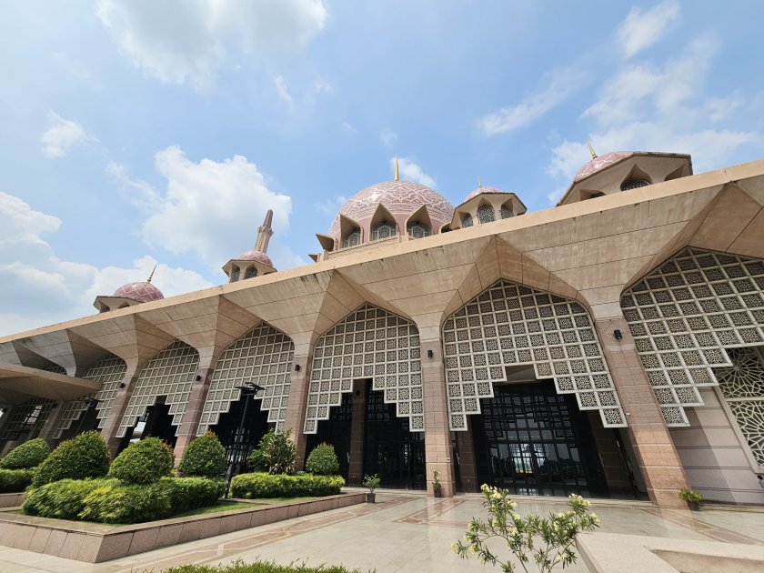 Masjid Putra, Putrajaya - all you need to know