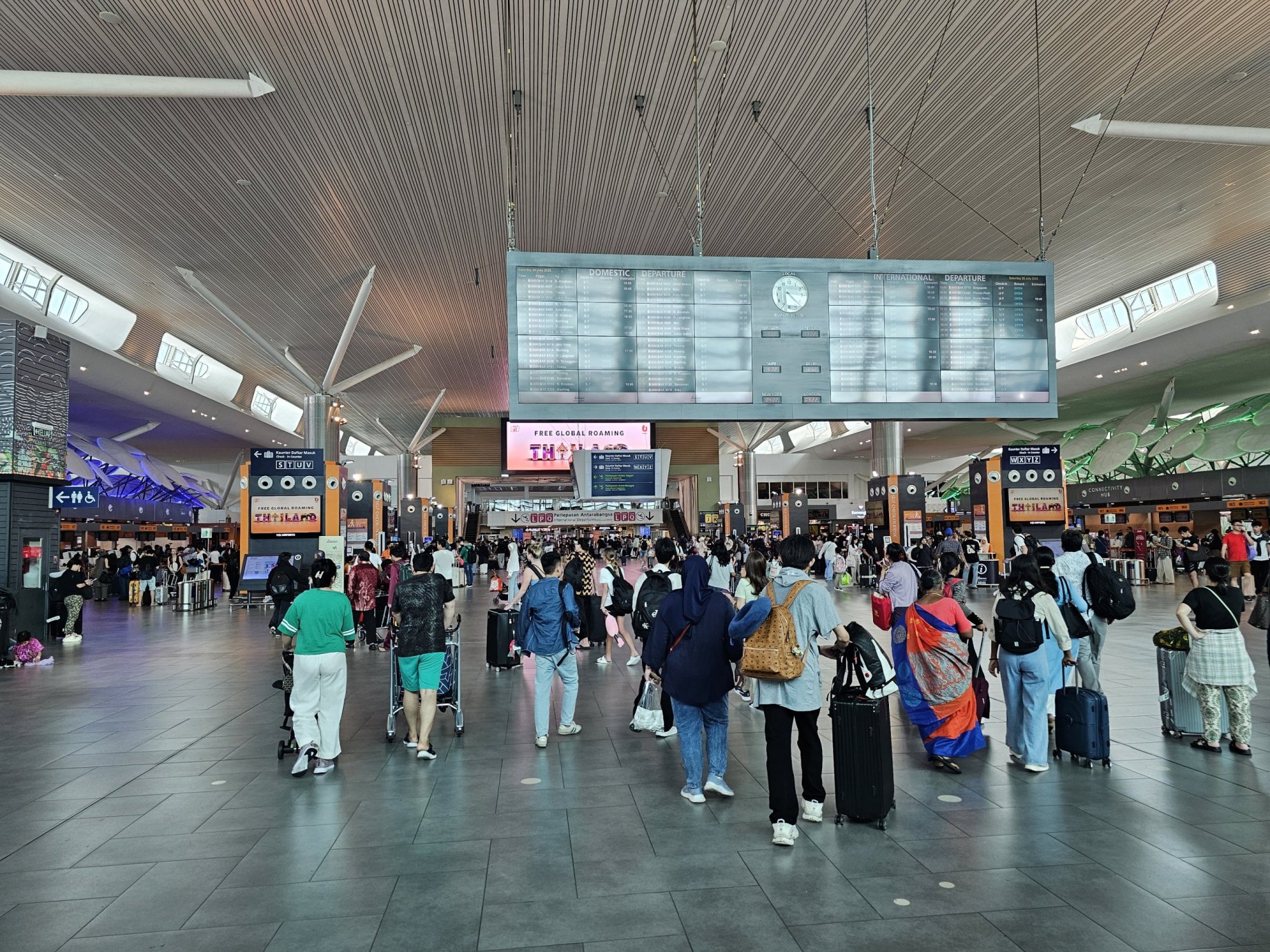 Connections and terminals at Kuala Lumpur Airport (KUL)