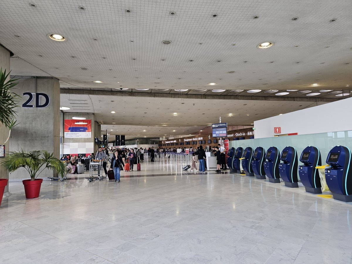 Connections and terminals at Paris Charles de Gaulle Airport (CDG)