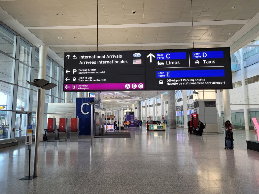 Connections and terminals at Toronto Pearson Airport (YYZ)