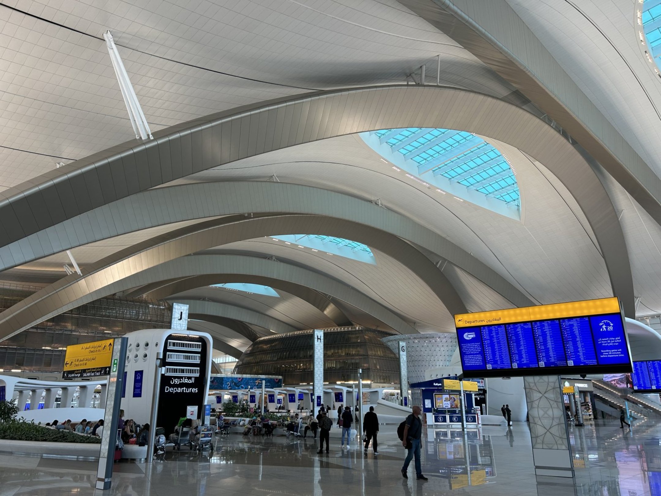 Connections and terminals at Abu Dhabi Airport (AUH)