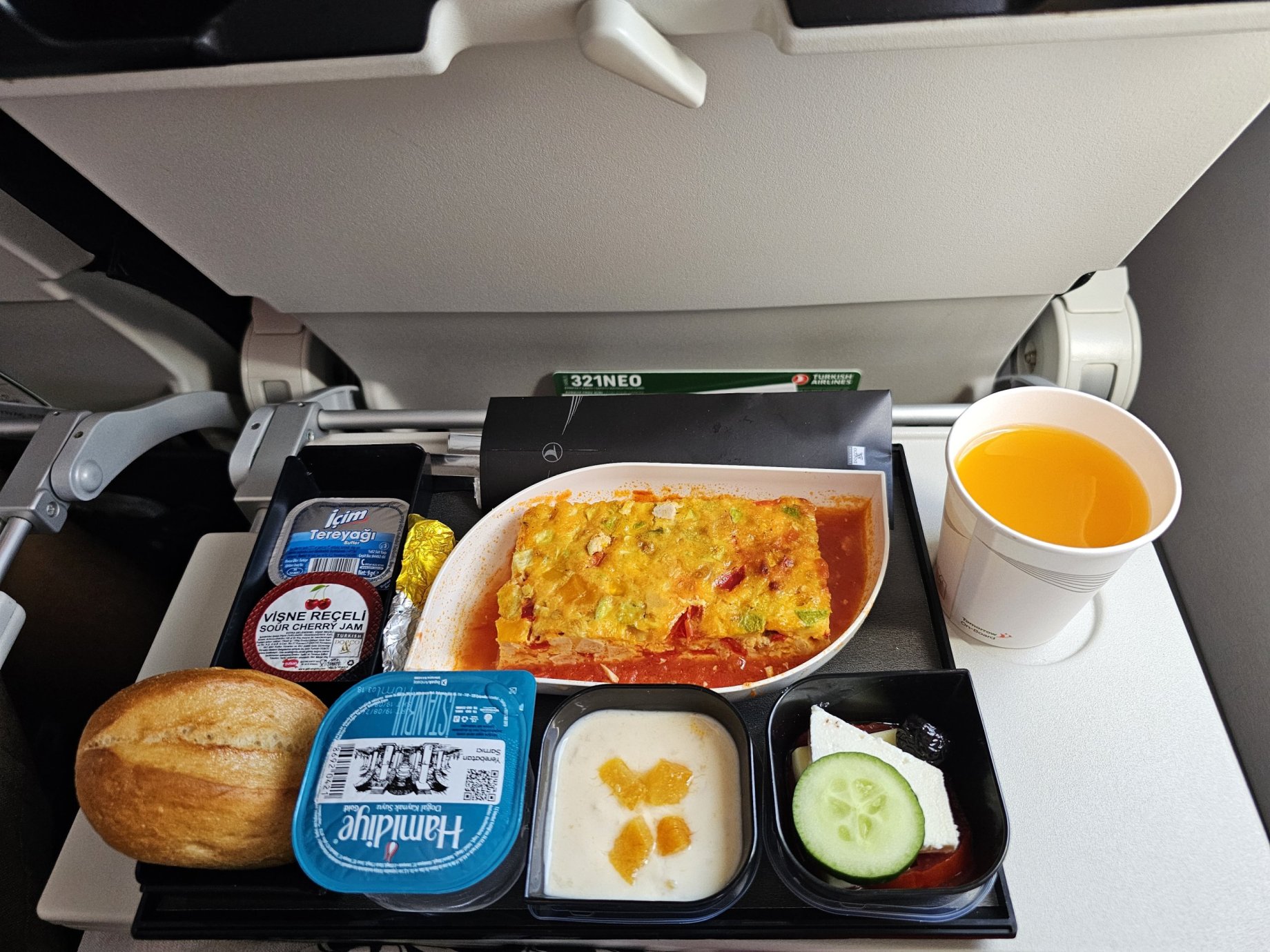 Turkish Airlines on board services: food, wifi, IFE