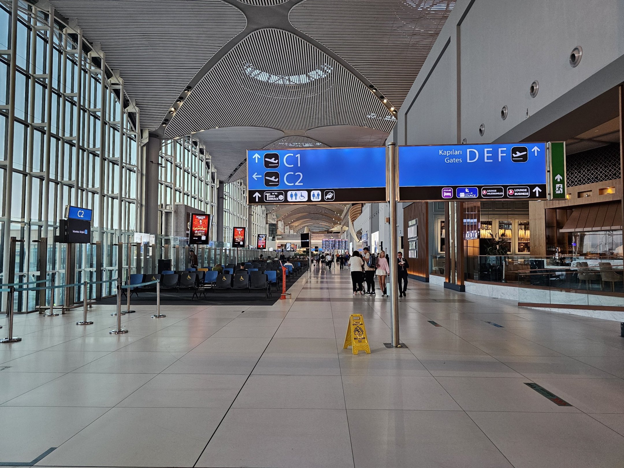 Connections and terminals at Istanbul Airport (IST)