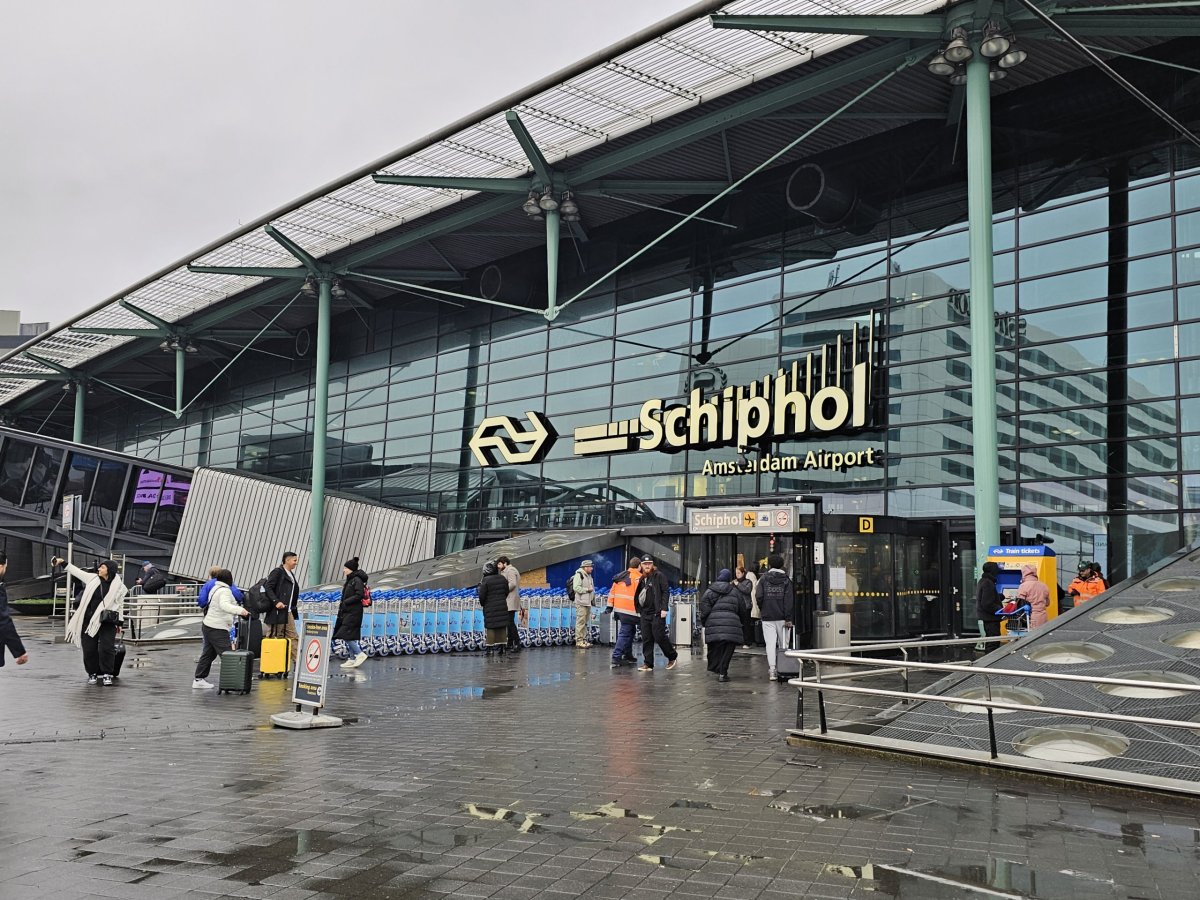 Connections at Amsterdam AMS – My Experience