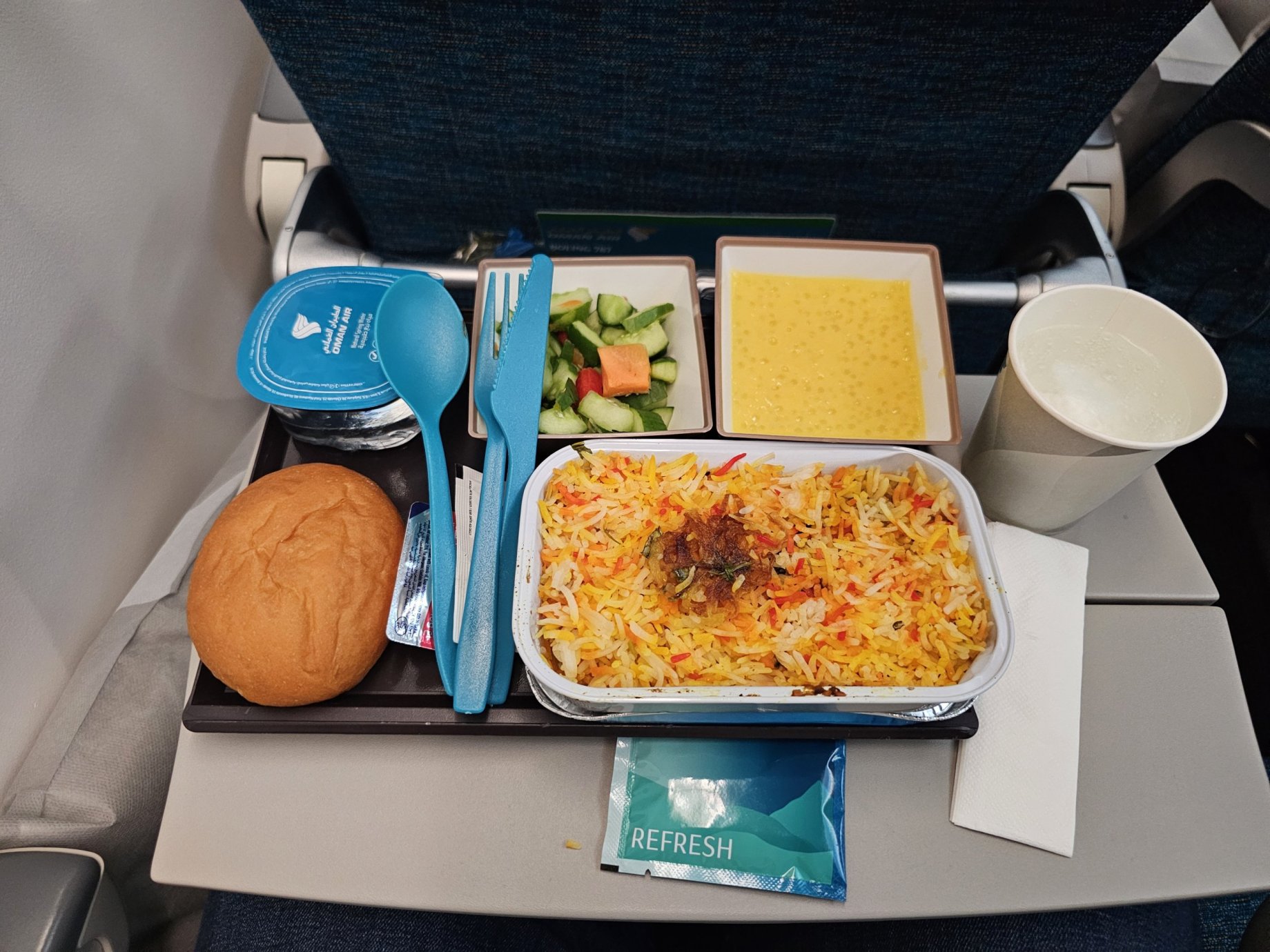 Oman Air on board services: food, wifi, IFE