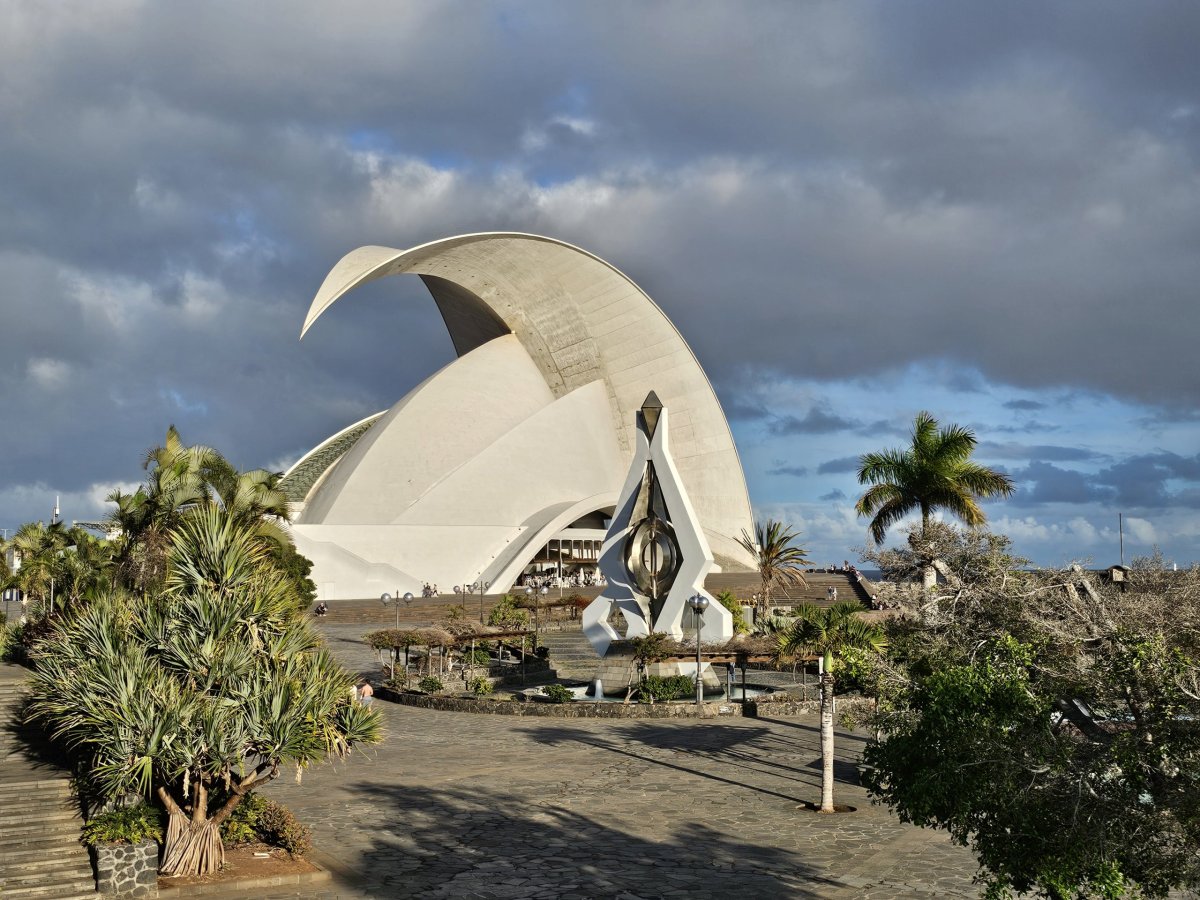 3 famous buildings to visit in Santa Cruz de Tenerife (with Map)