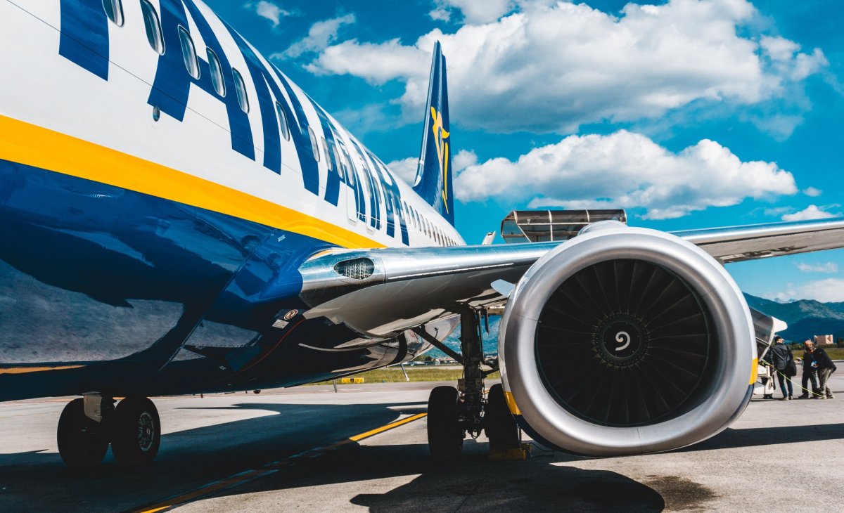 Ryanair contact: phone, e-mail or form