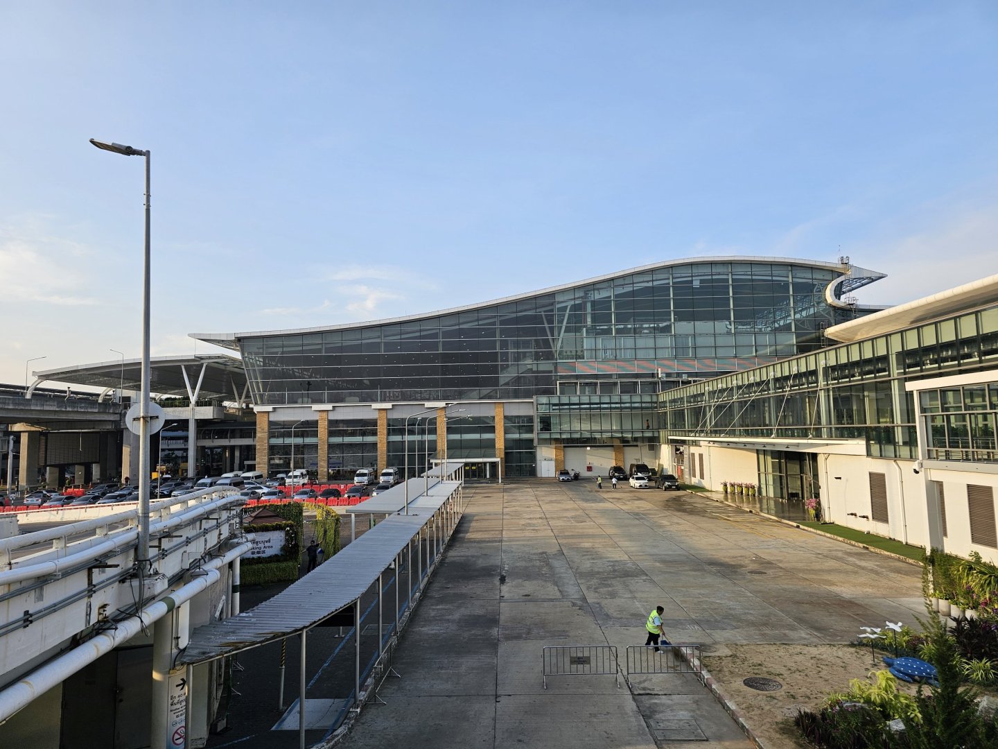 Connections and terminals at Phuket Airport (HKT)