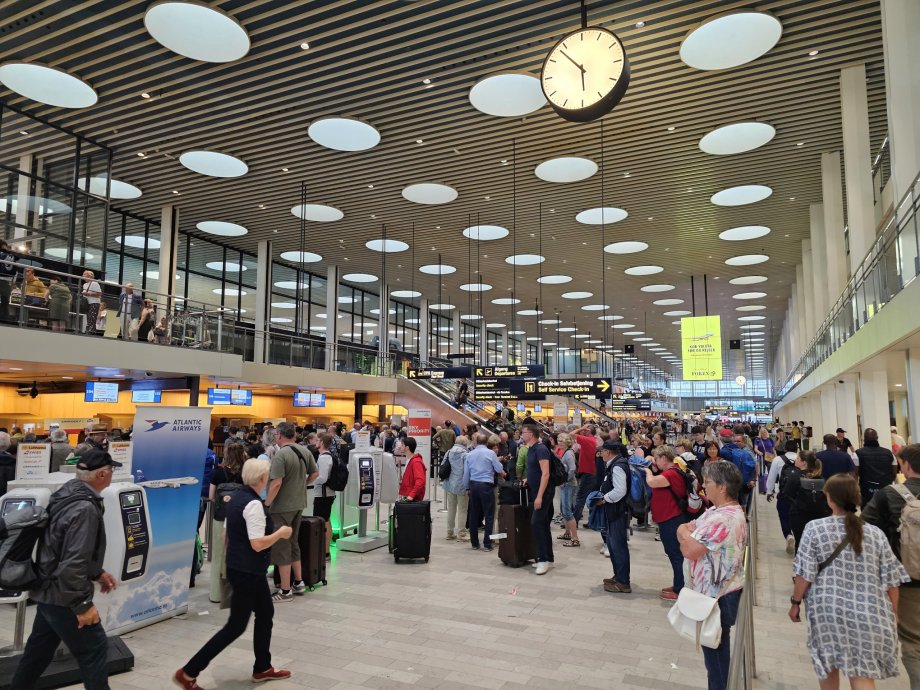 Connections and terminals at Copenhagen Airport (CPH)