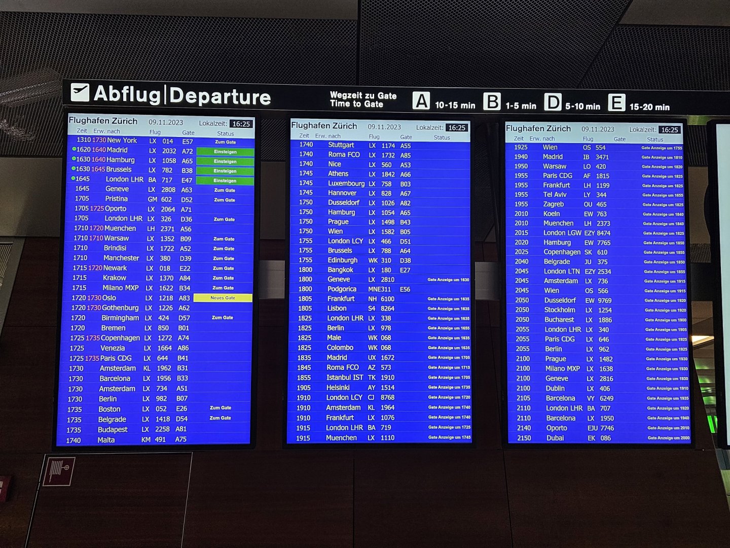 Connections and terminals at Zurich Airport (ZRH)