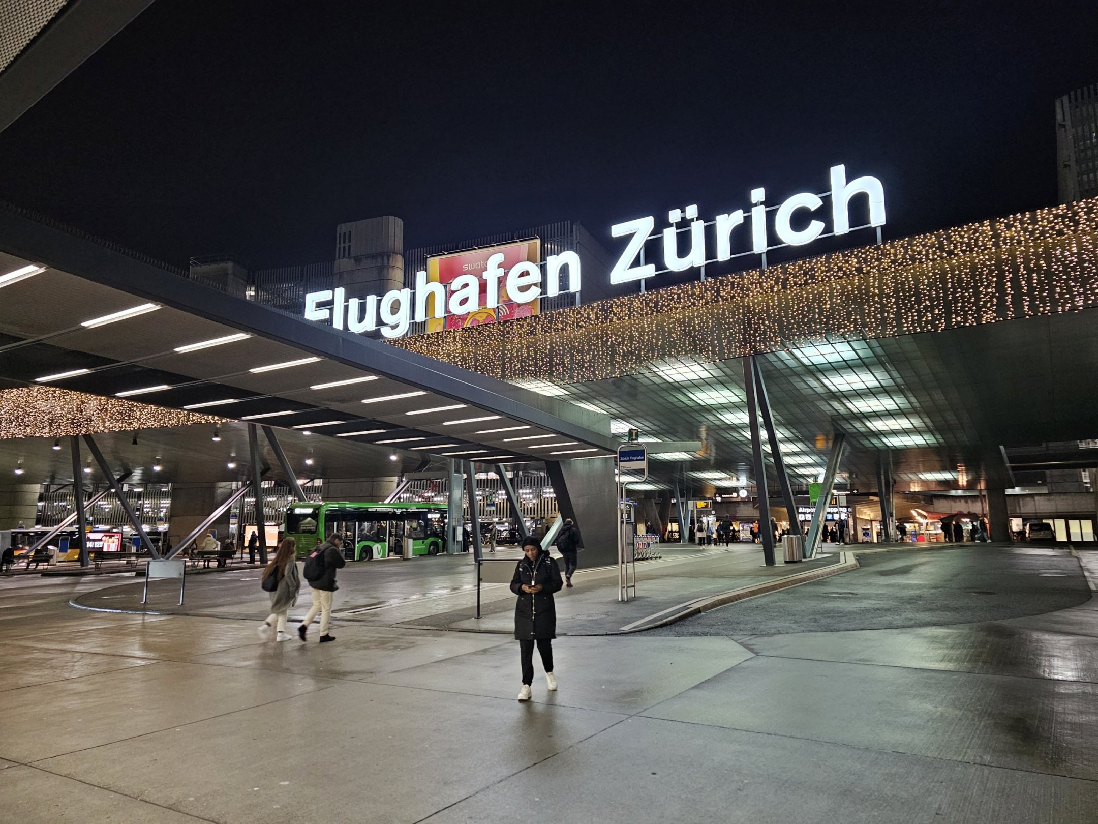 Connections and terminals at Zurich Airport (ZRH)