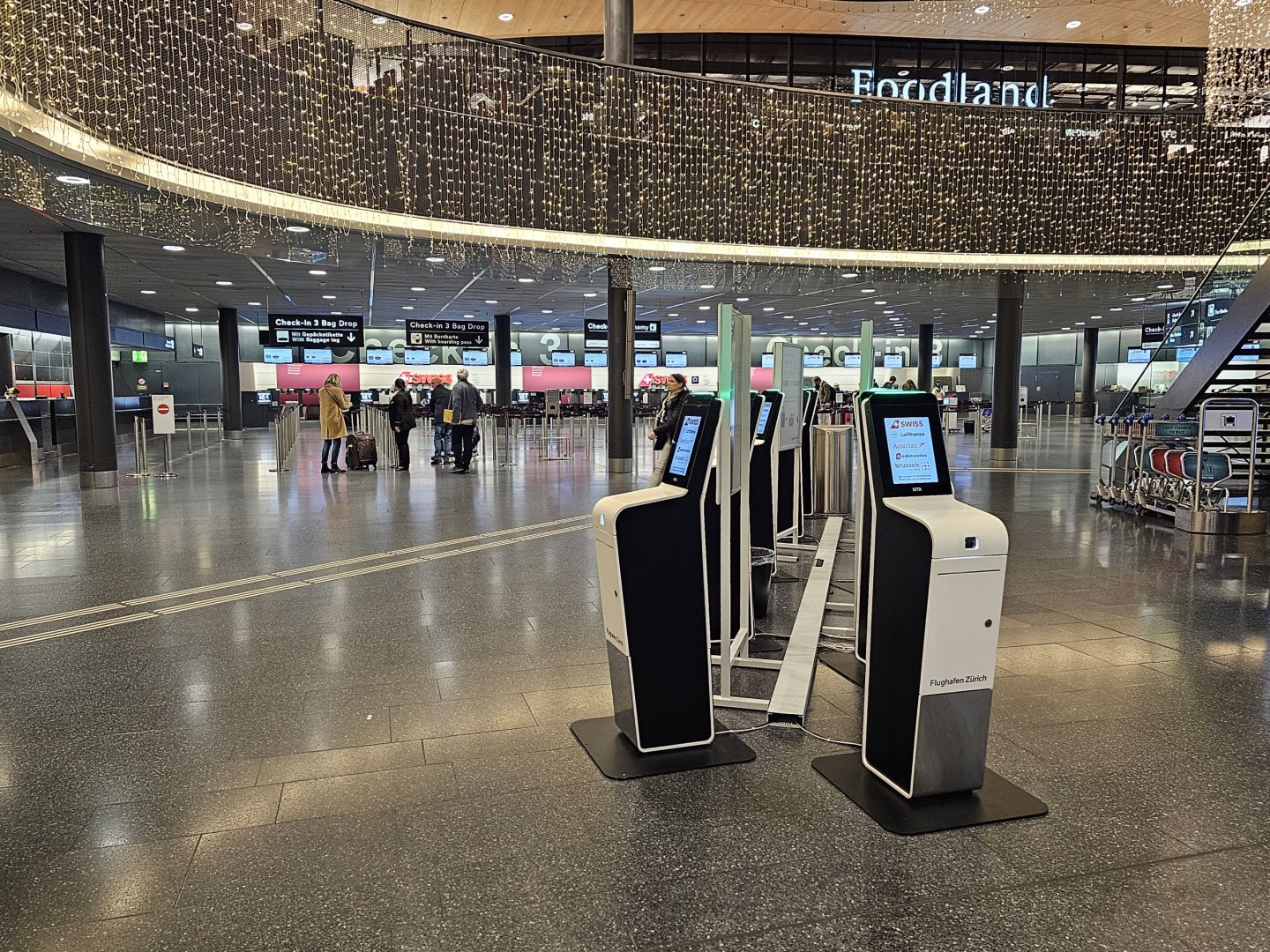 Connections and terminals at Zurich Airport (ZRH)