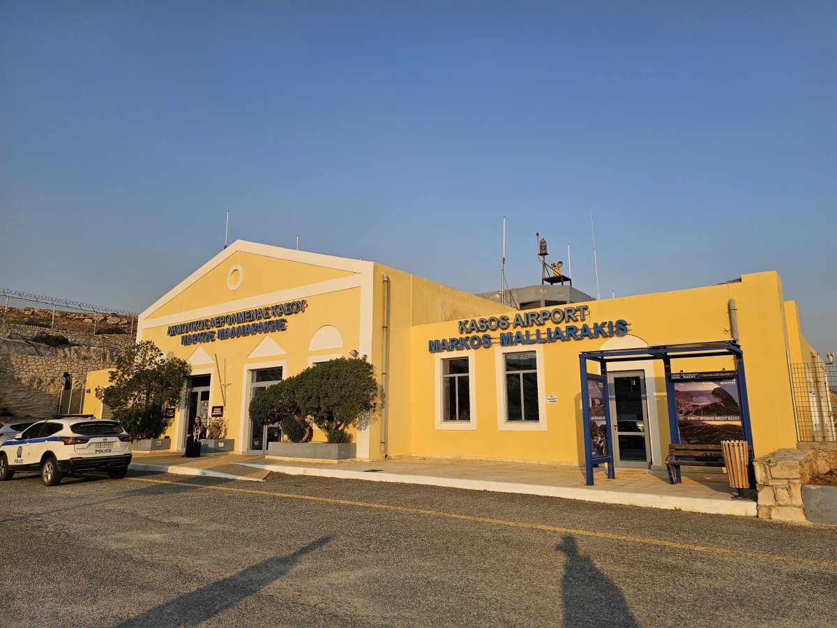 Arrivals and departures at Checkout Airport (KSJ)