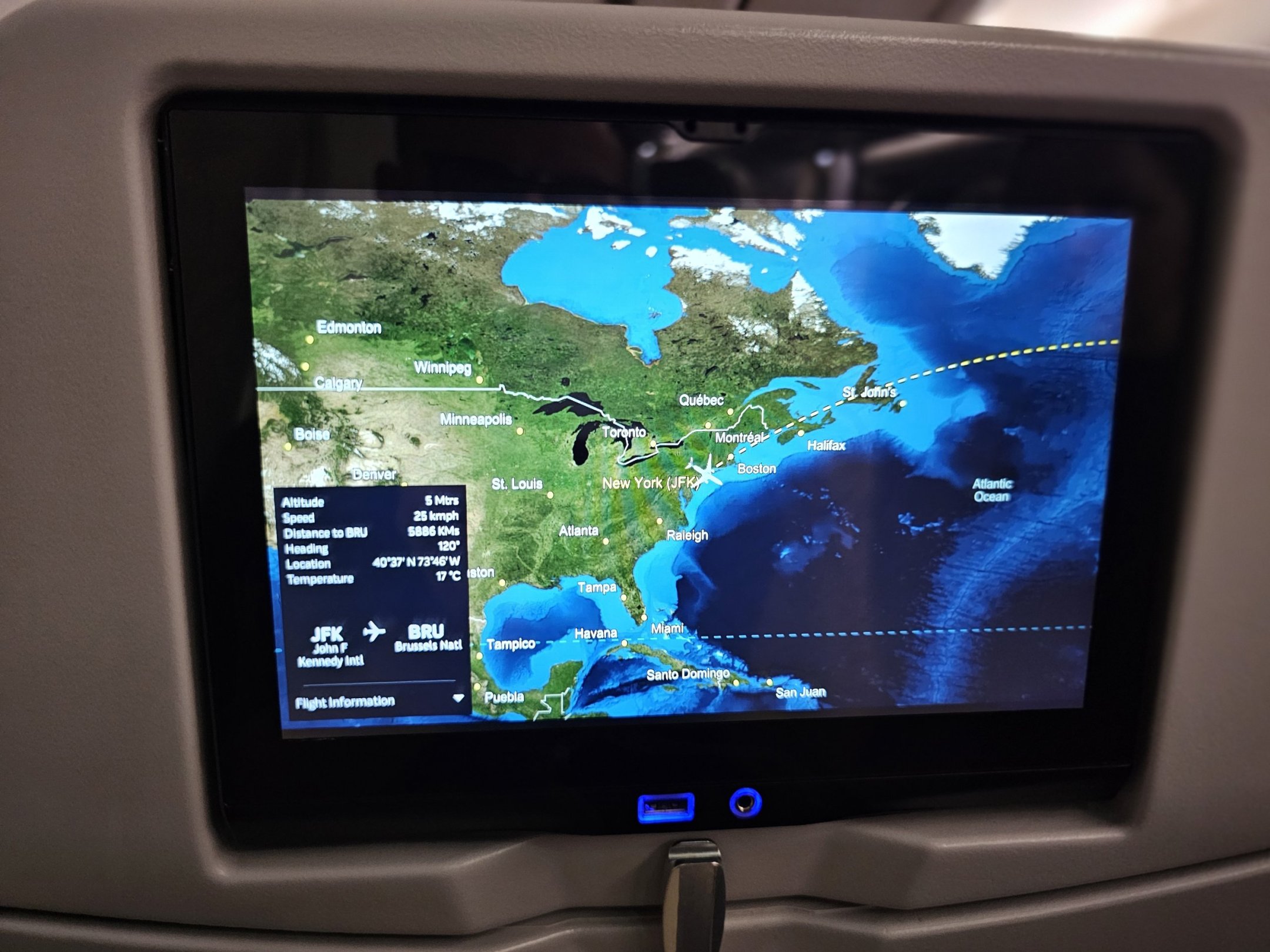 Brussels Airlines on board services: food, wifi, IFE
