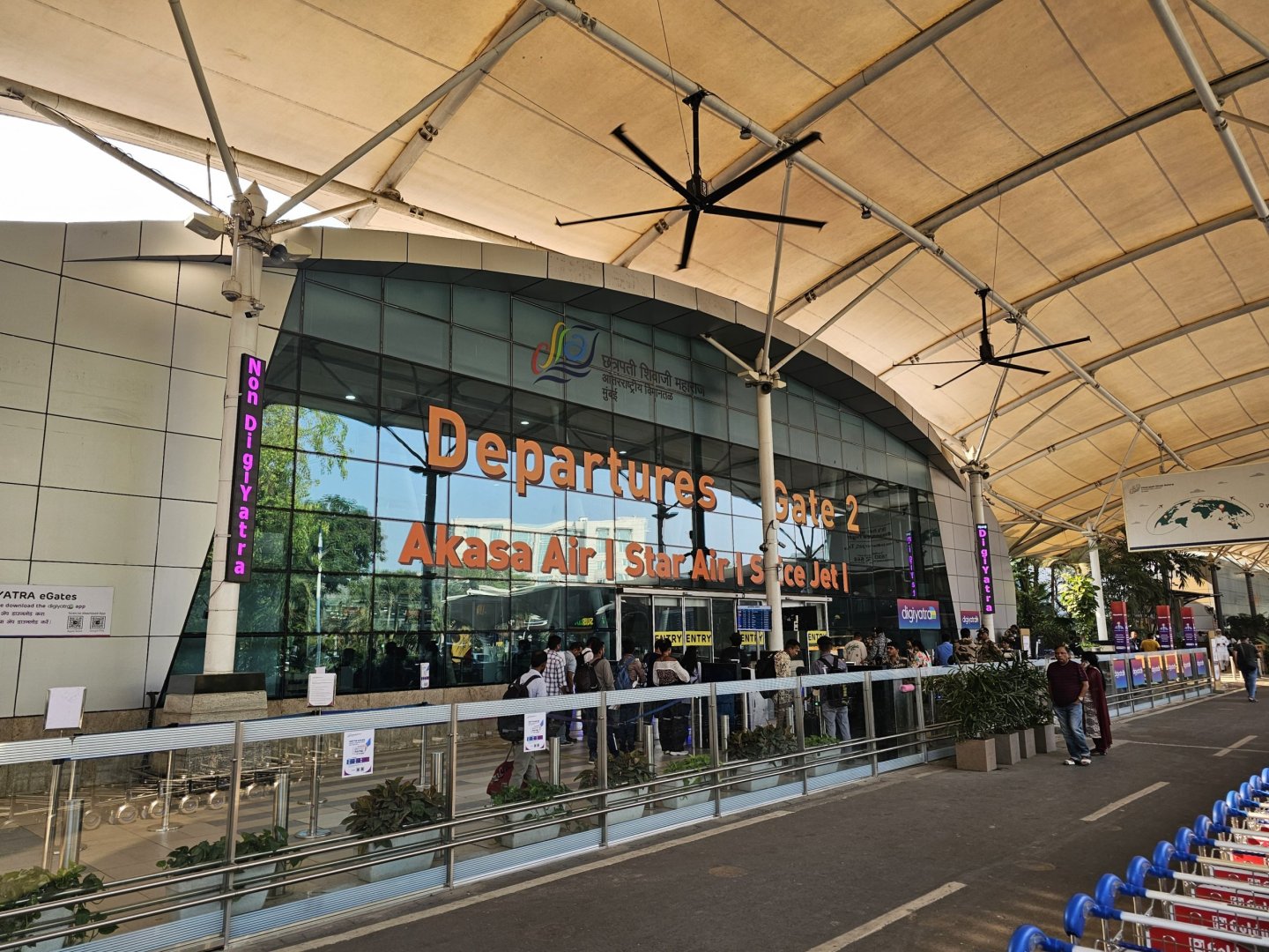 Connections and terminals at Mumbai Airport (BOM)
