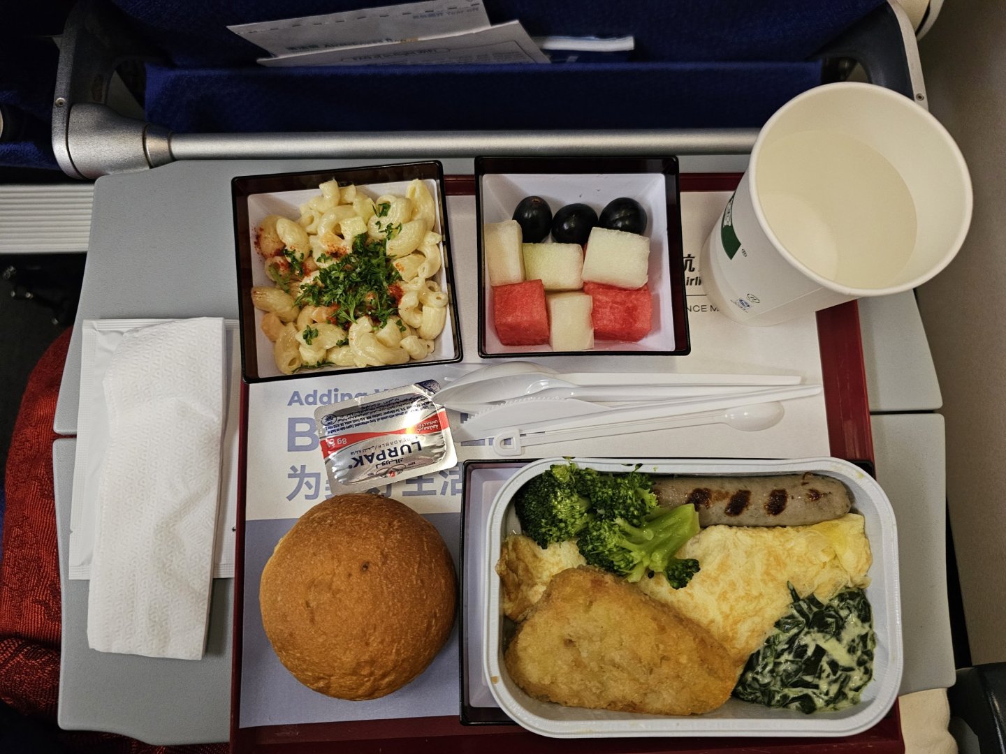 Shenzhen Airlines on board services: food, wifi, IFE