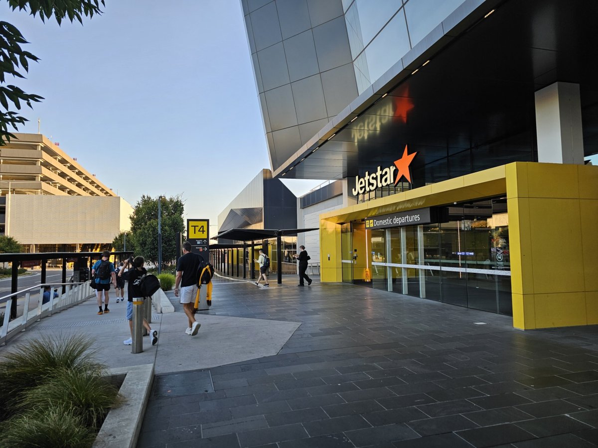 Connections and terminals at Melbourne Airport (MEL)